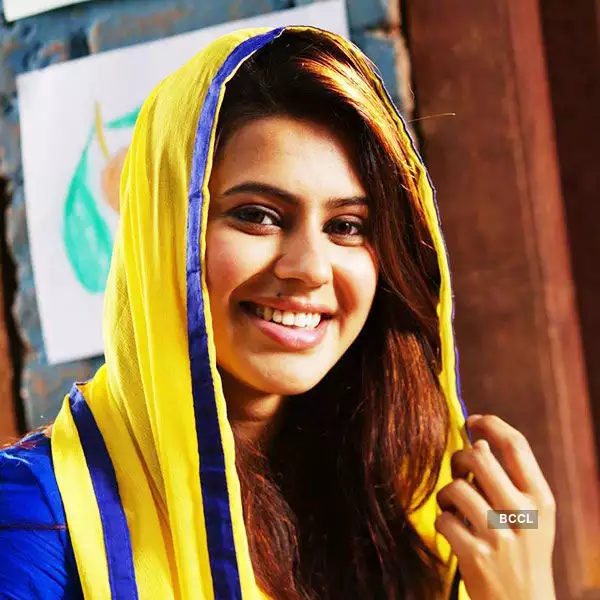 प्रसिद्ध अभिनेत्री 14.8 किलो सोने की तस्करी करती हुई रंगेहाथ पकड़ी ...